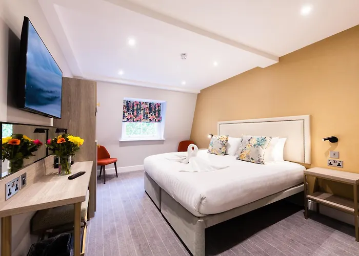 Byron Hotel London for Family Vacation With a 0.0 Expert Points in 2026 ...